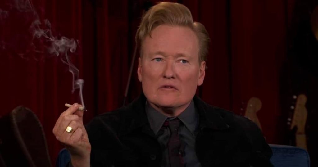 Conan O'Brien fume un joint à l'antenne avec Seth Rogen - Newsweed Conan O'Brien fume un joint à l'antenne avec Seth Rogen - Newsweed